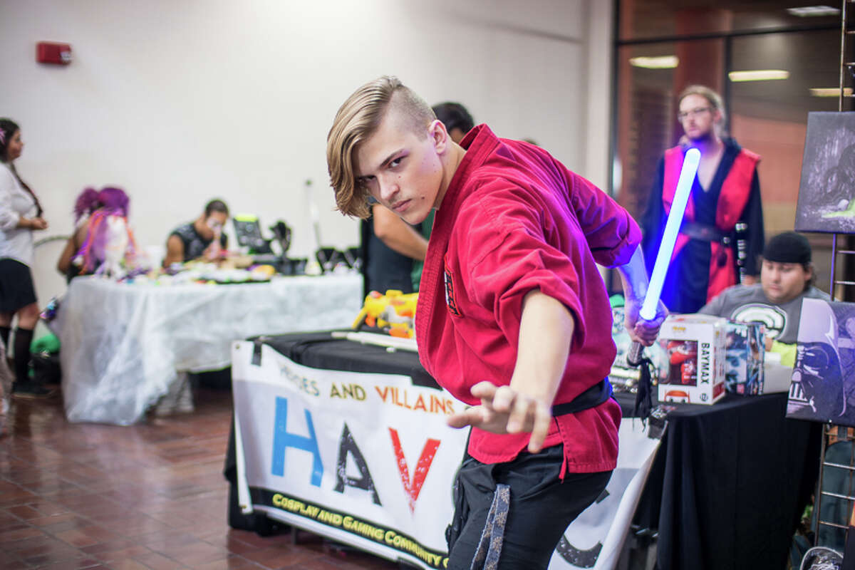 mySpy: Horror fans invade local mall for Monster Con