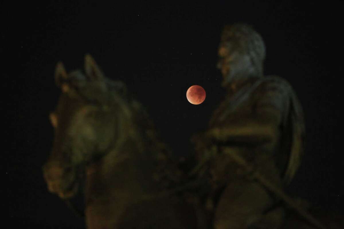 36 sublime photos of the supermoon for all the Houstonians who missed out