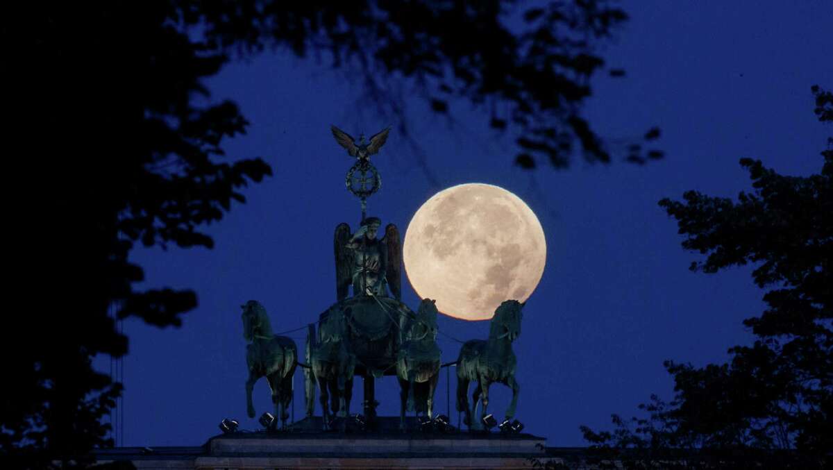 36 sublime photos of the supermoon for all the Houstonians who missed out