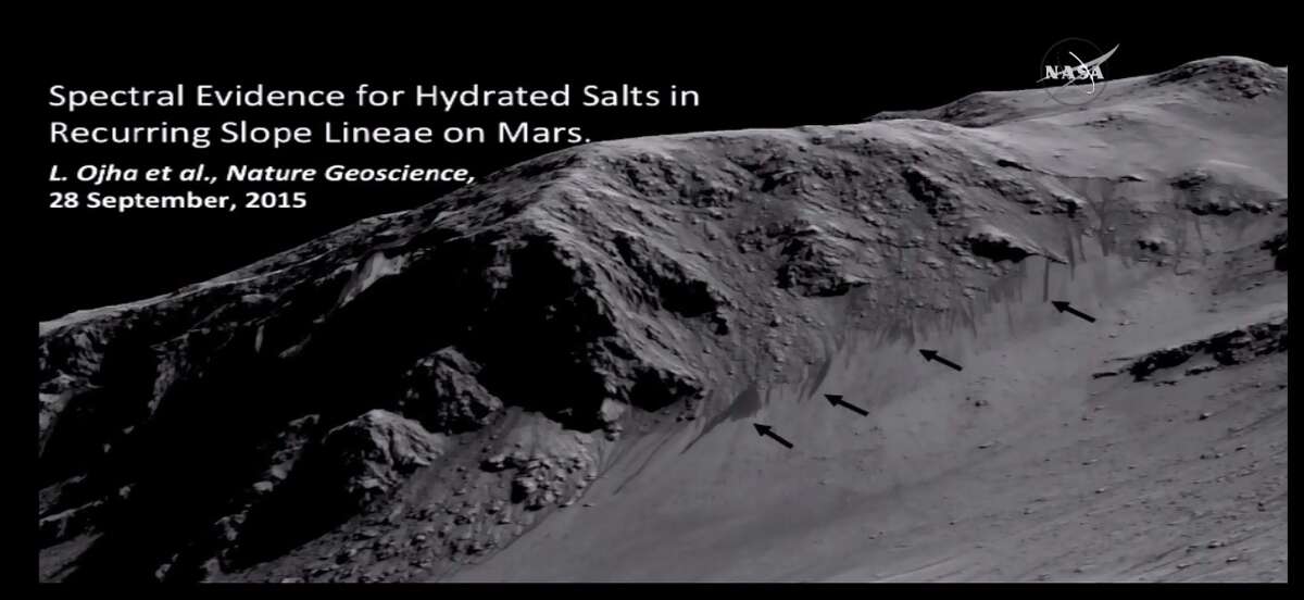 NASA spots running, life-giving water on Mars