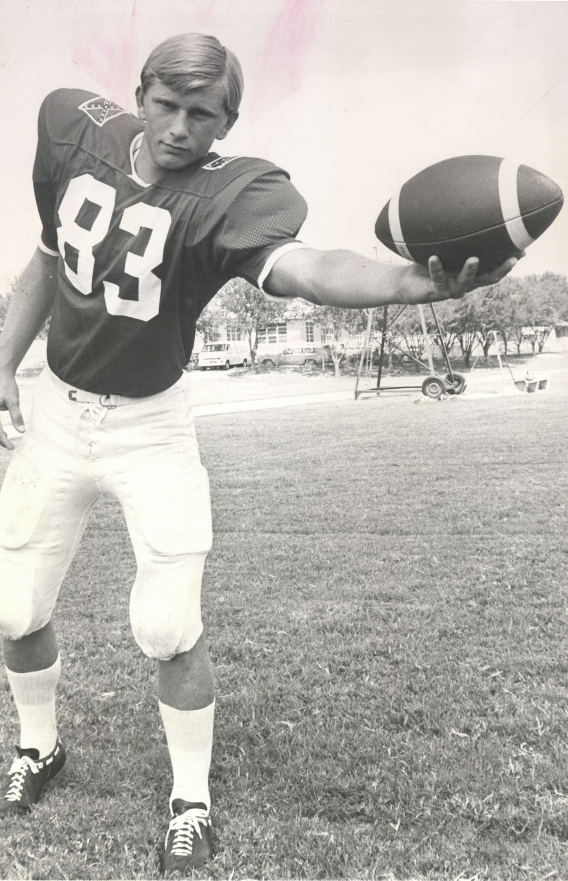 Osborne, star receiver for Lee's 1971 title team, dies at 71