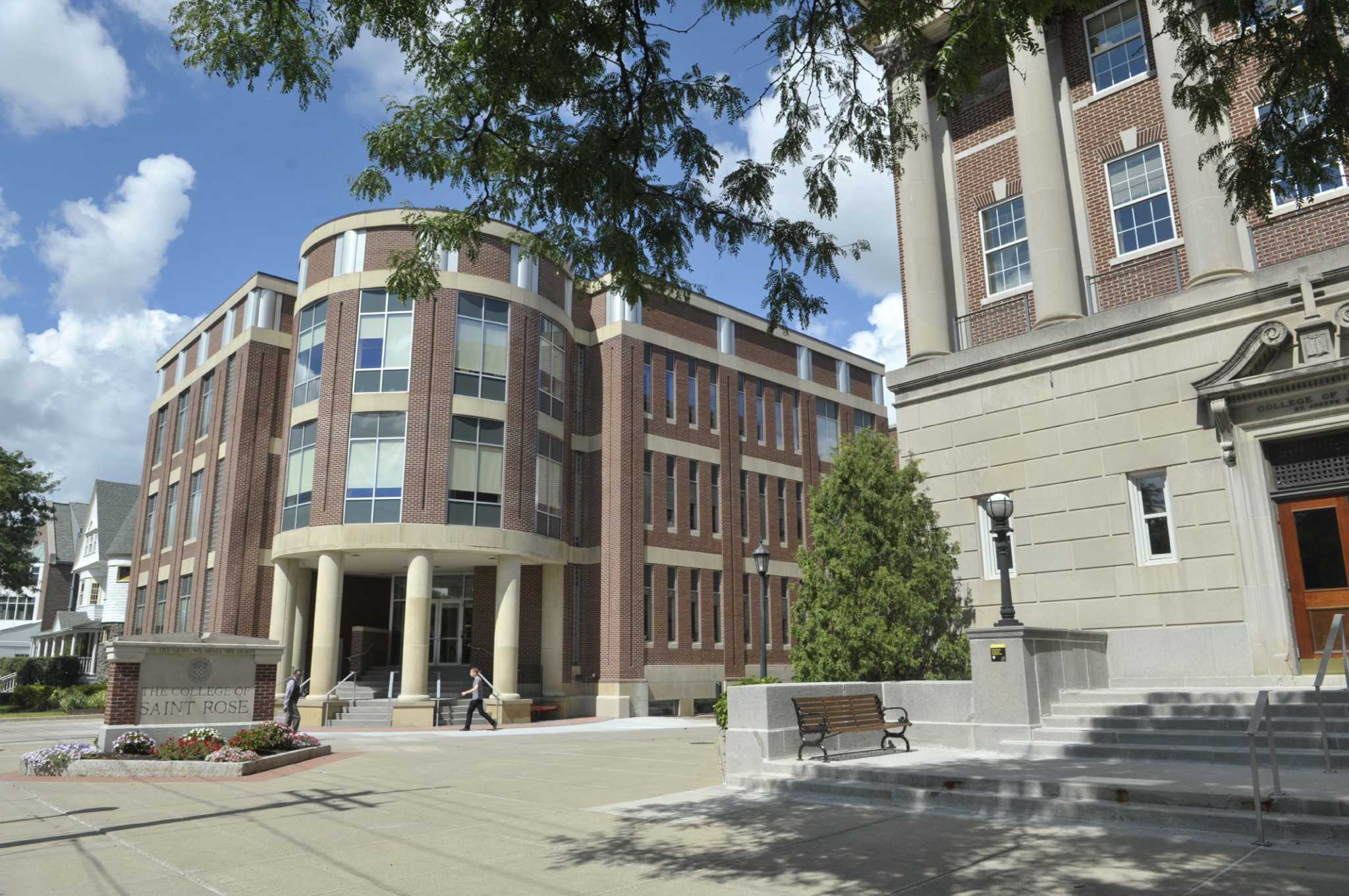 Study: Graduation rates lag among low-income students