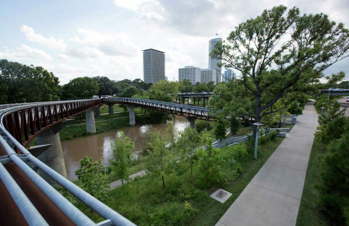 Lighting and leaves at Buffalo Bayou Park