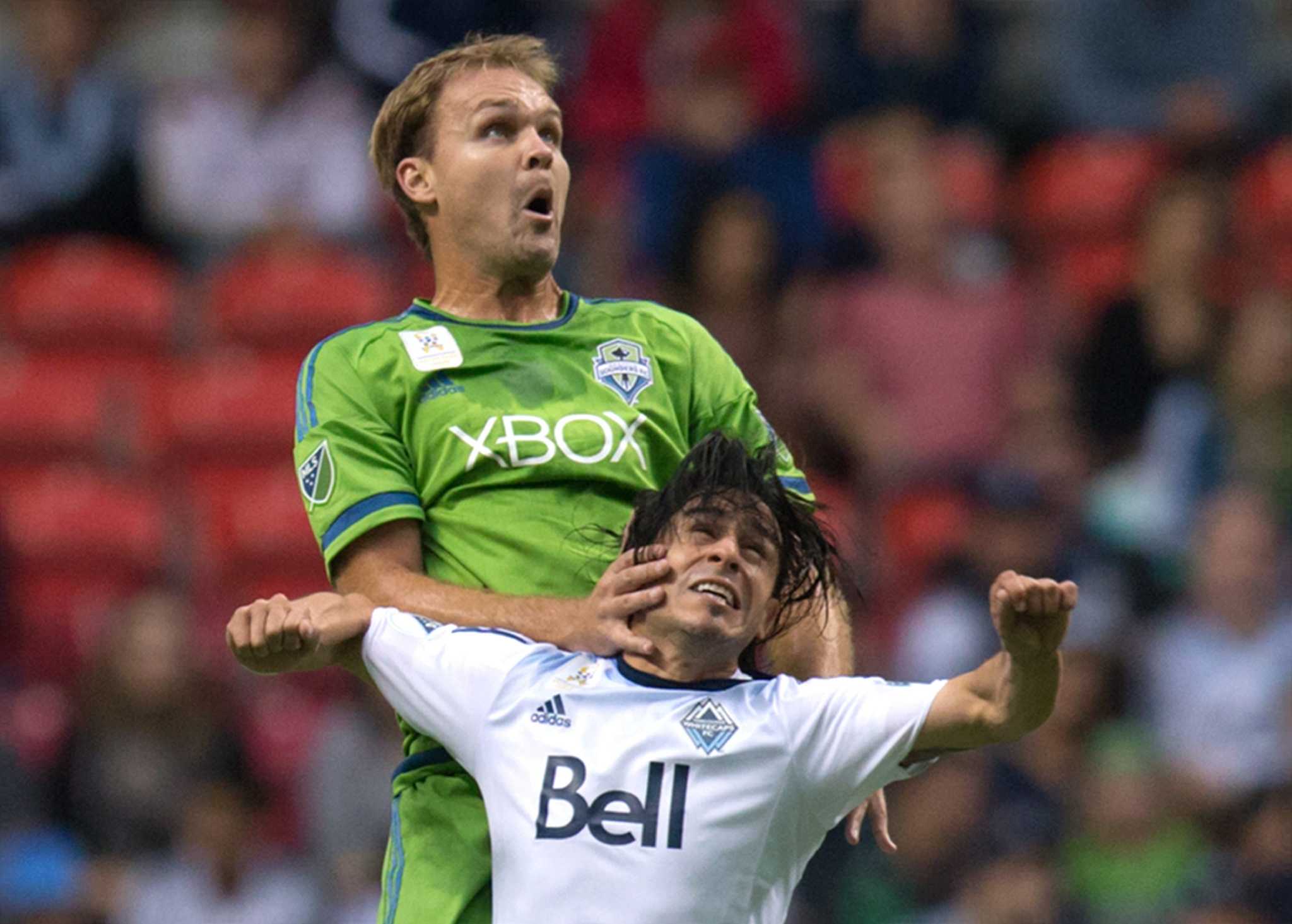 Sounders' Chad Marshall leaves practice in ambulance