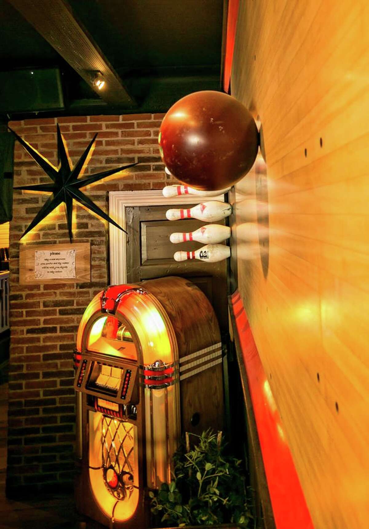 'Big Lebowski' themed bar sauntering into San Antonio