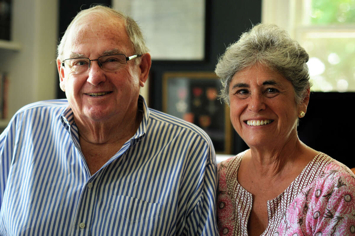 Weicker endorses Foster for Bridgeport mayor, calls Ganim "a real felon."