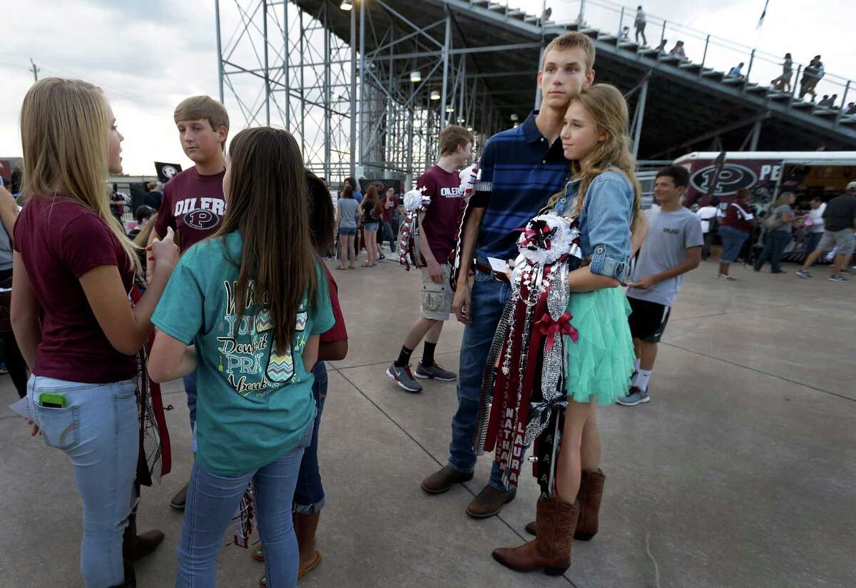 Homecoming dances fading away at some high schools