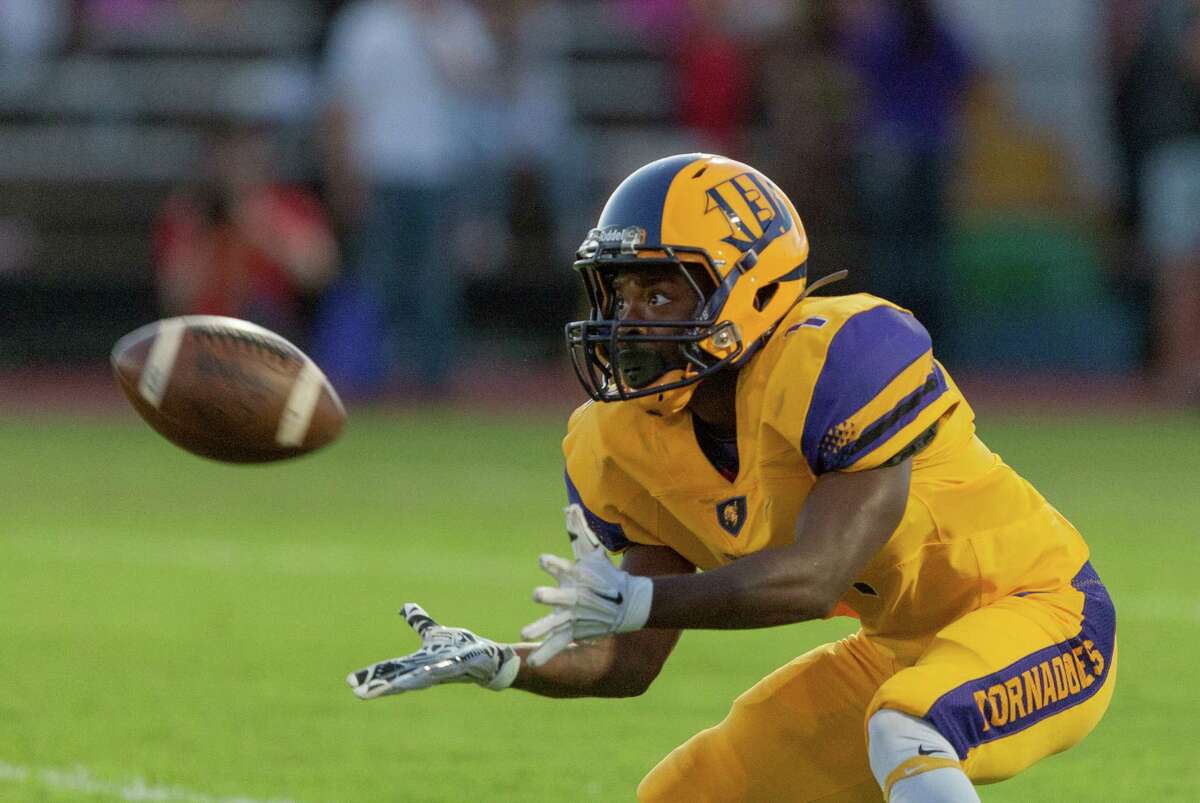 Elkins' defense stifles Galveston Ball