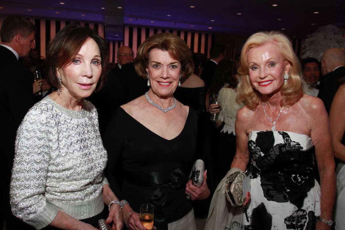 Elton John cameos at MFAH's record-breaking Black & White Ball