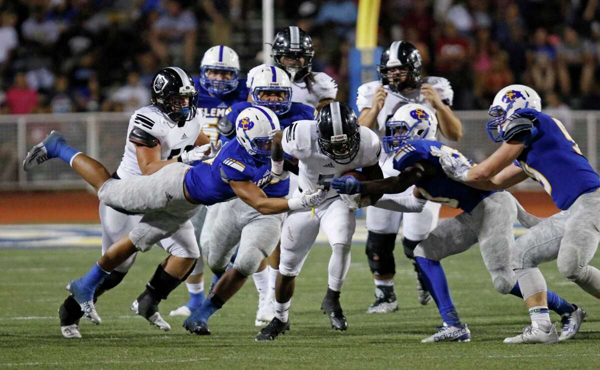 Harris knocked out as Steele rolls past Clemens