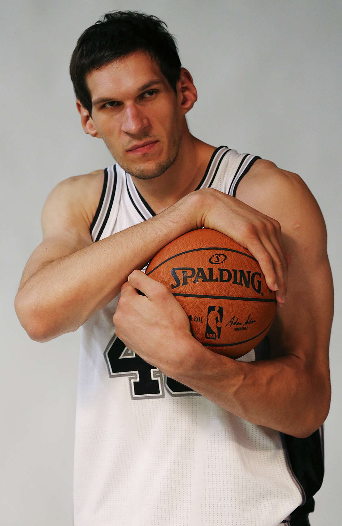 Spurs rookie Marjanovic is big — really big