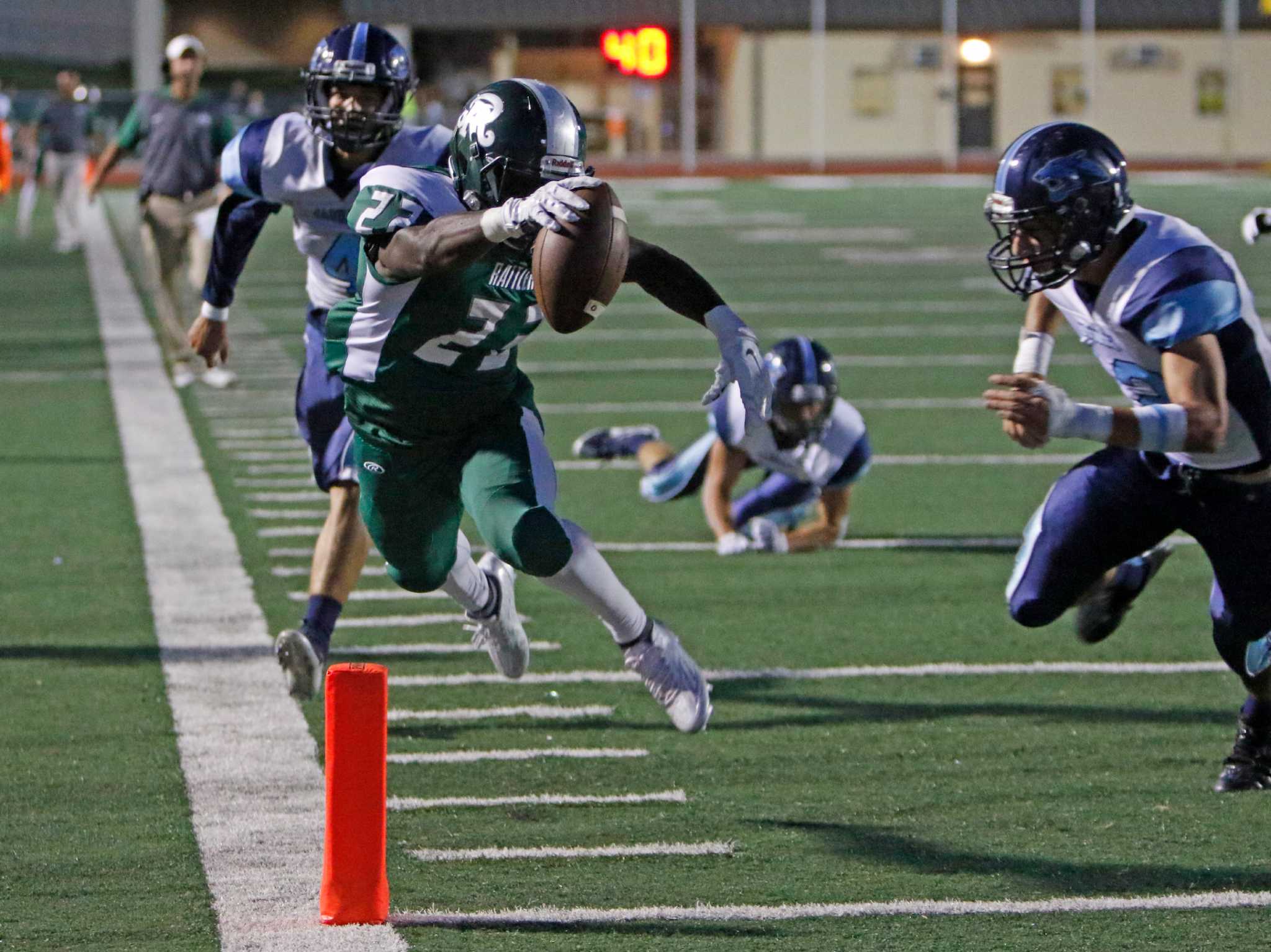 Reagan overcomes mistakes to beat Johnson