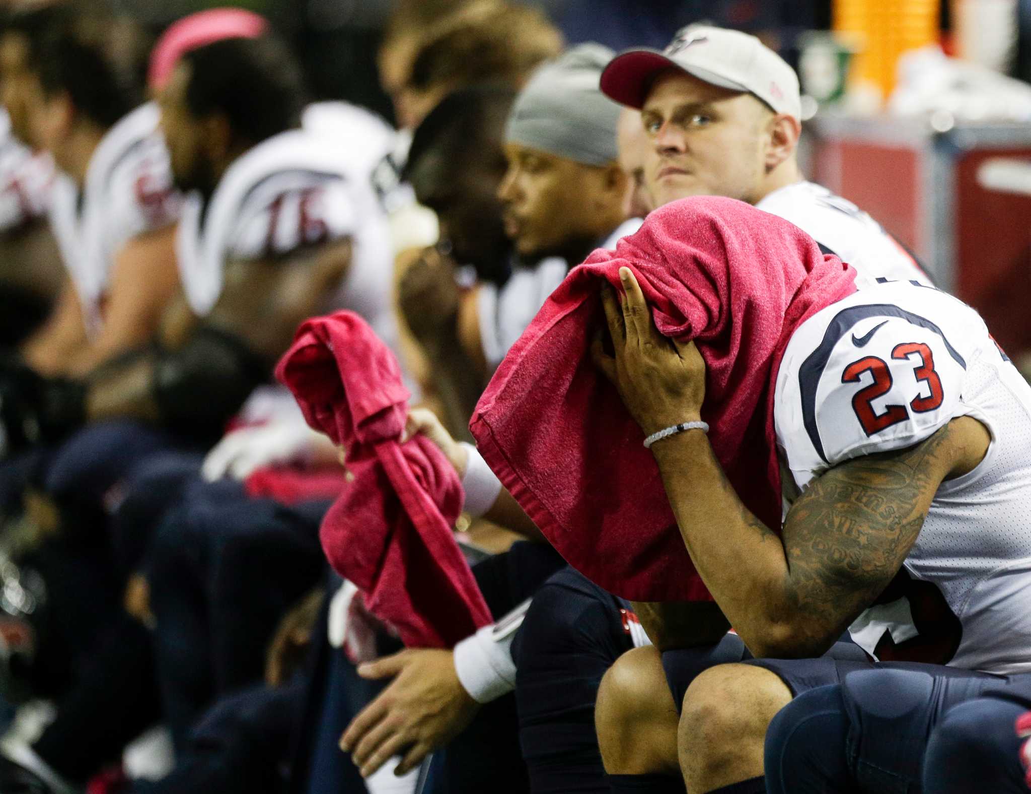 Undefeated Atlanta hammers Houston