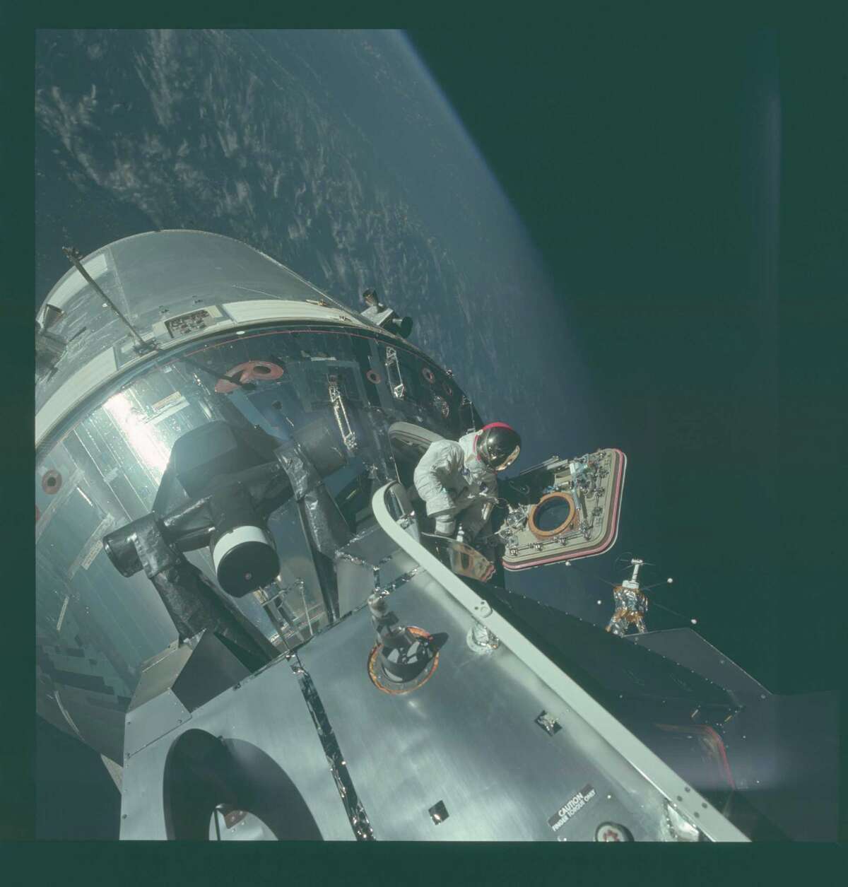 New photos from Apollo missions