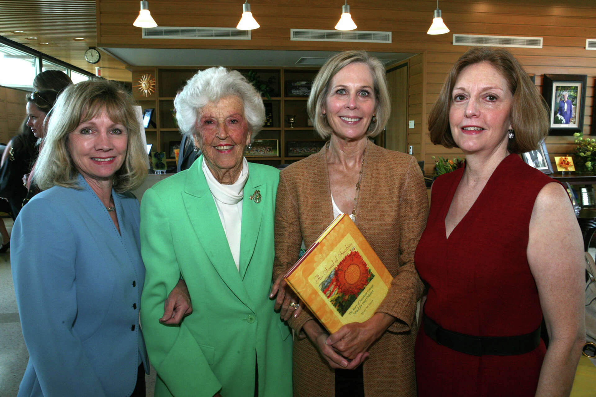 Co-founder of school for deaf children dies