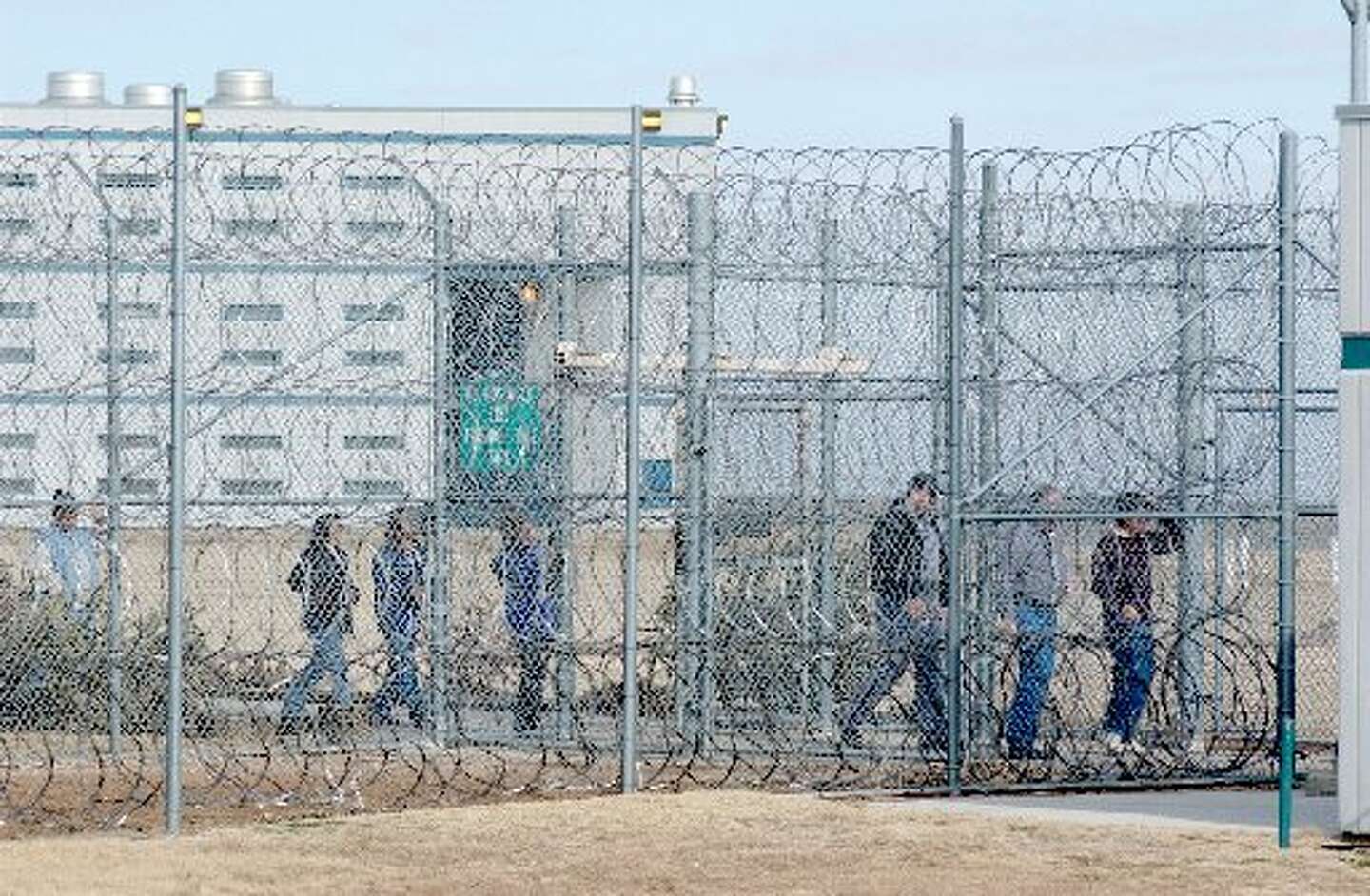 Texas prison officials to begin 1,000 inmate transfers to facilities ...