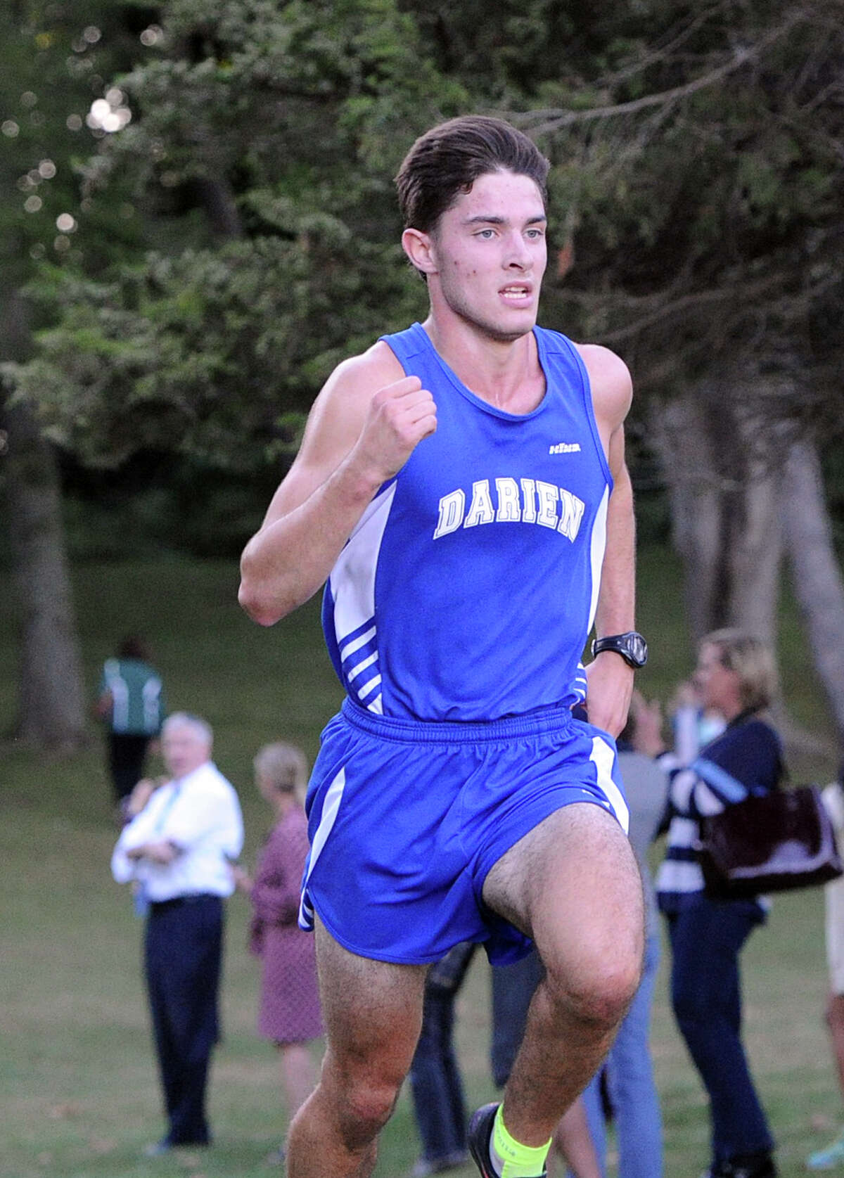 Darien beats out Greenwich at boys cross country meet