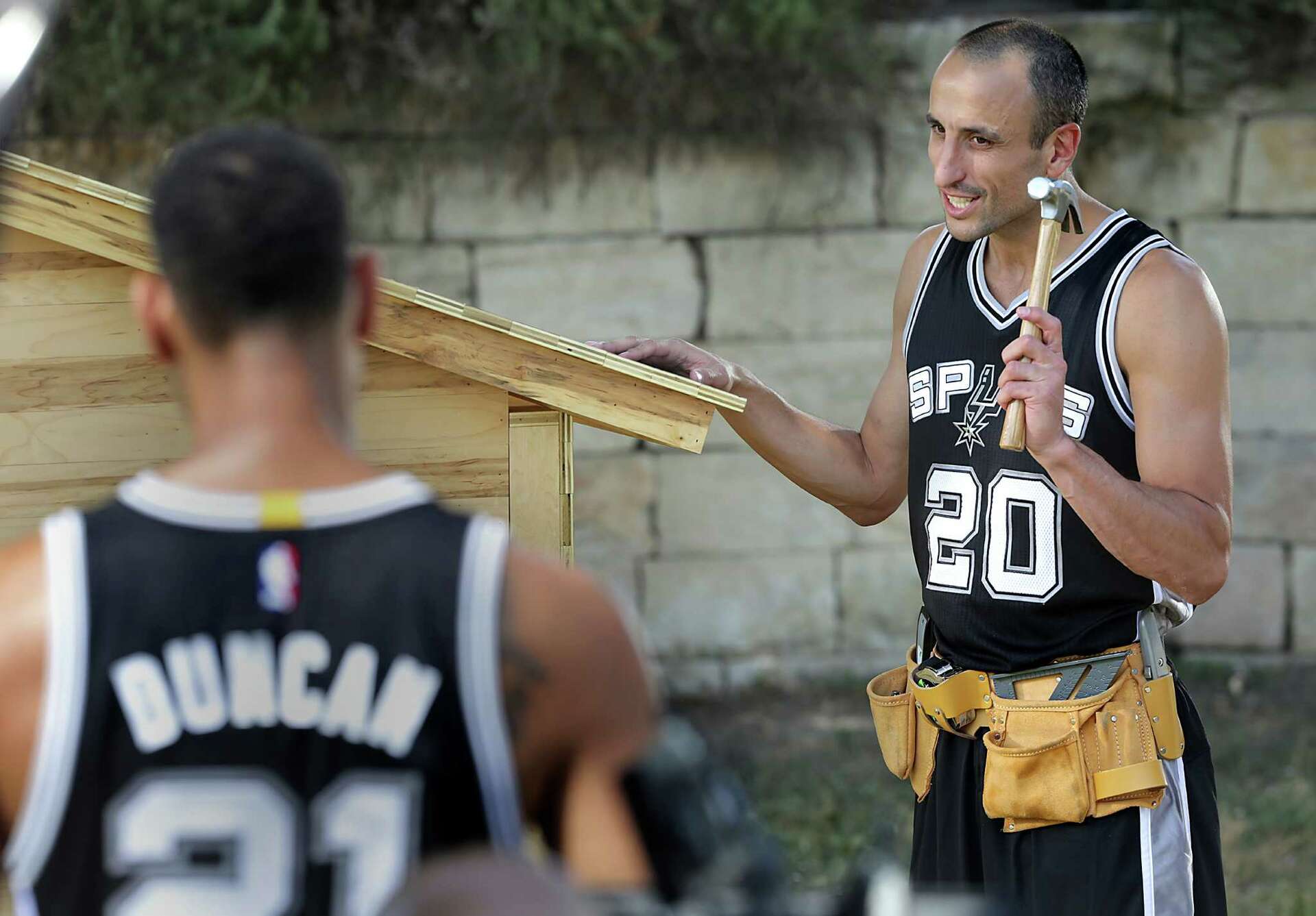 It’s that time of year: Spurs shoot H-E-B ads