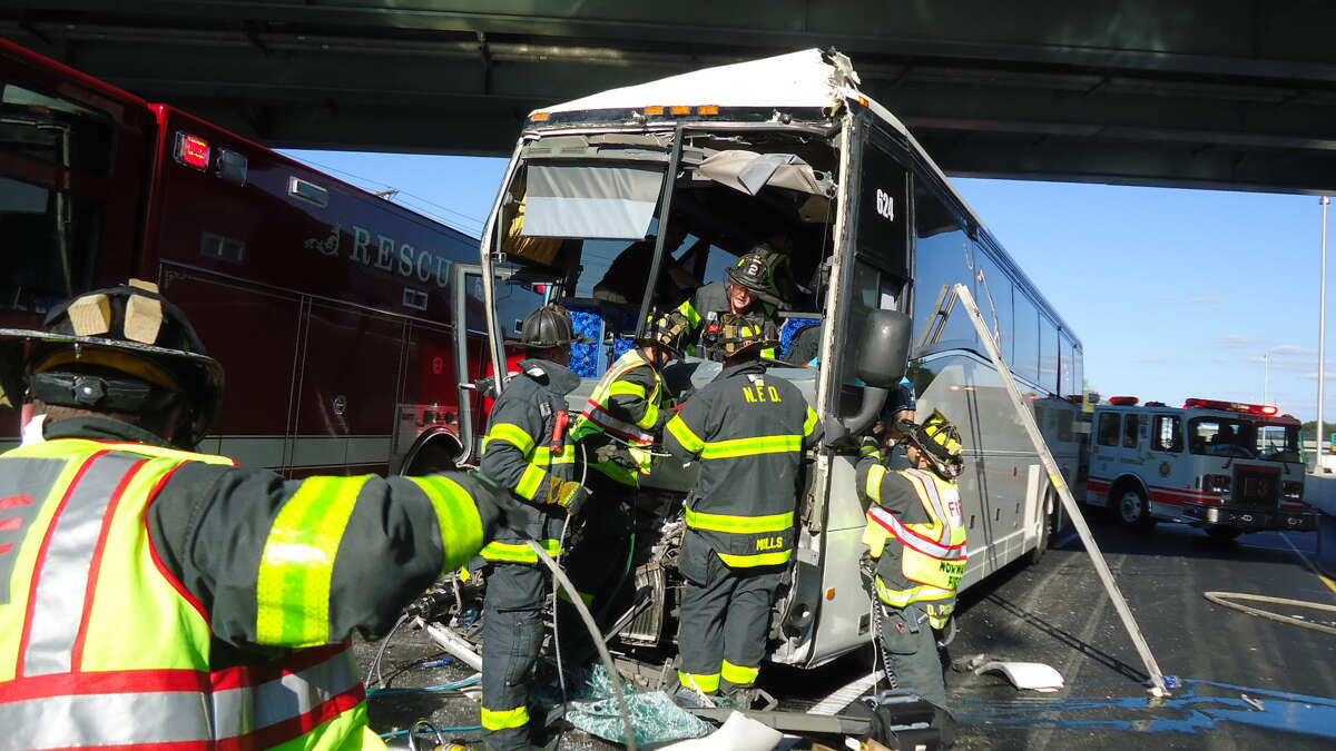 1 dead in coach bus crash on I-95