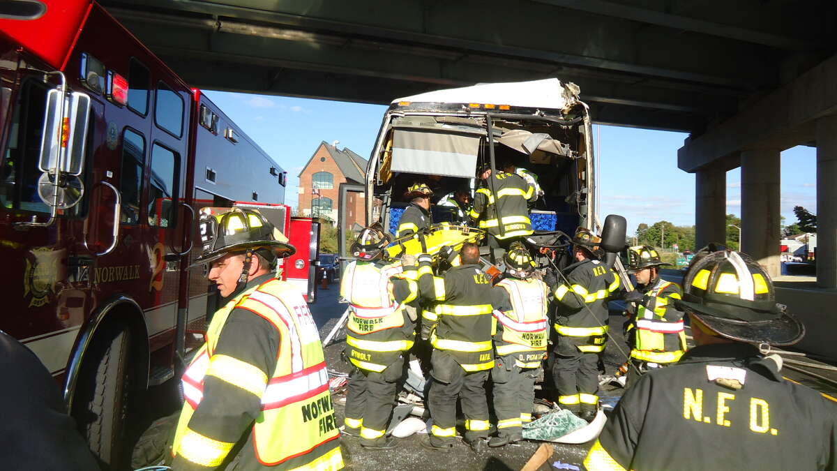 1 dead in coach bus crash on I-95