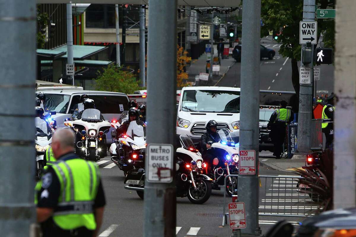 Obama, in Seattle, mocks Republicans' disarray in Congress