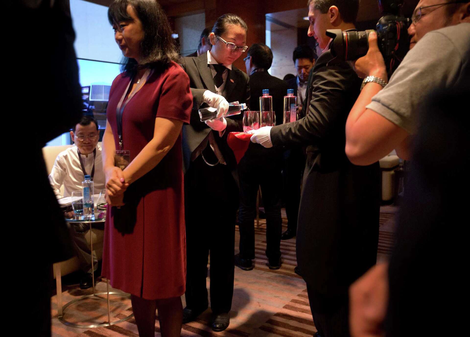 White-gloved butlers a new must-have for China's super-rich