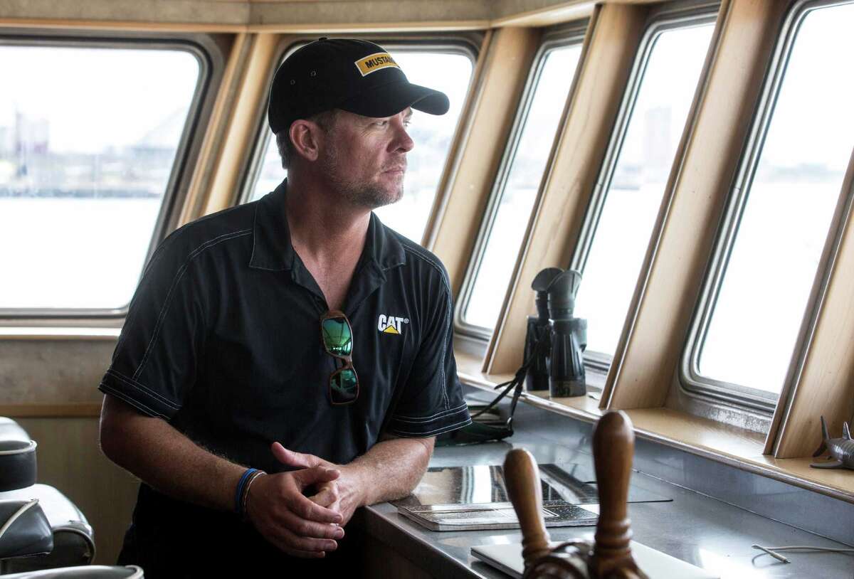 Research ship to wrangle sharks onto submerged elevator