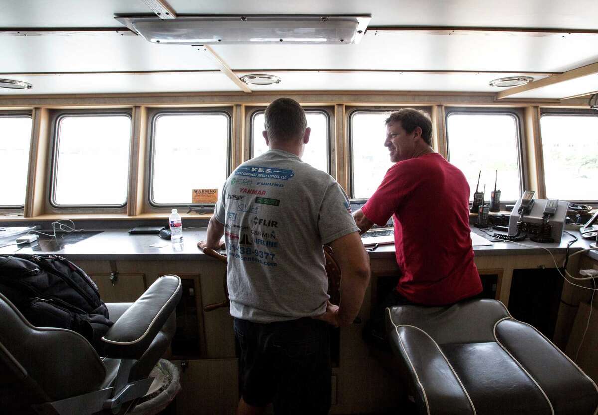 Research ship to wrangle sharks onto submerged elevator