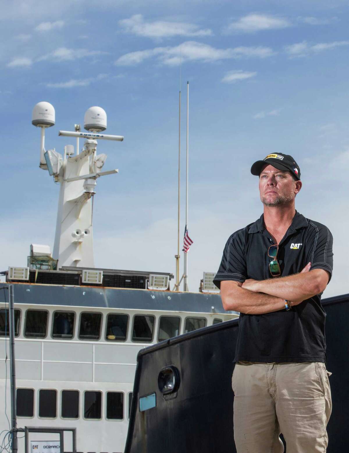 Research ship to wrangle sharks onto submerged elevator