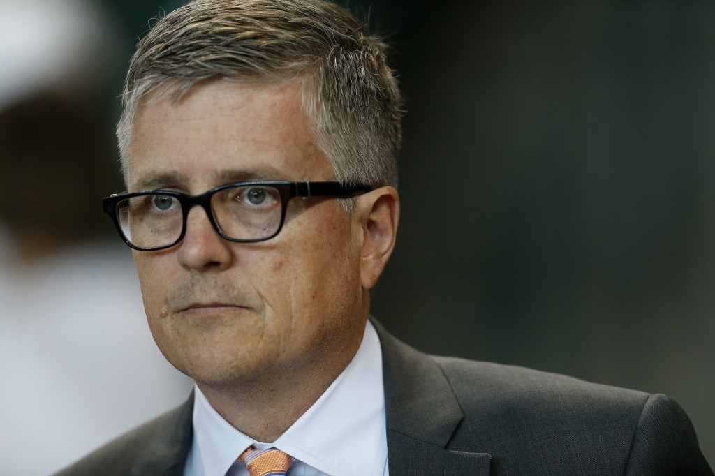 Jeff Luhnow sets chances of Astros making deadline deal at '50-50'