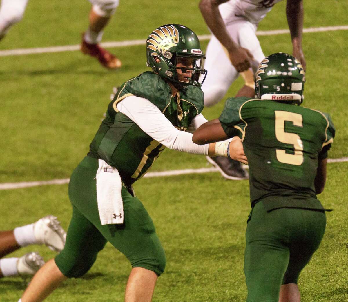 Switch to Wing-T offense has Cy Falls off and running