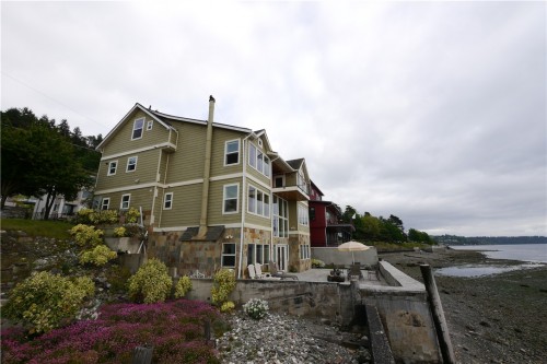 Northwest real estate find: Huge beach house in West Seattle
