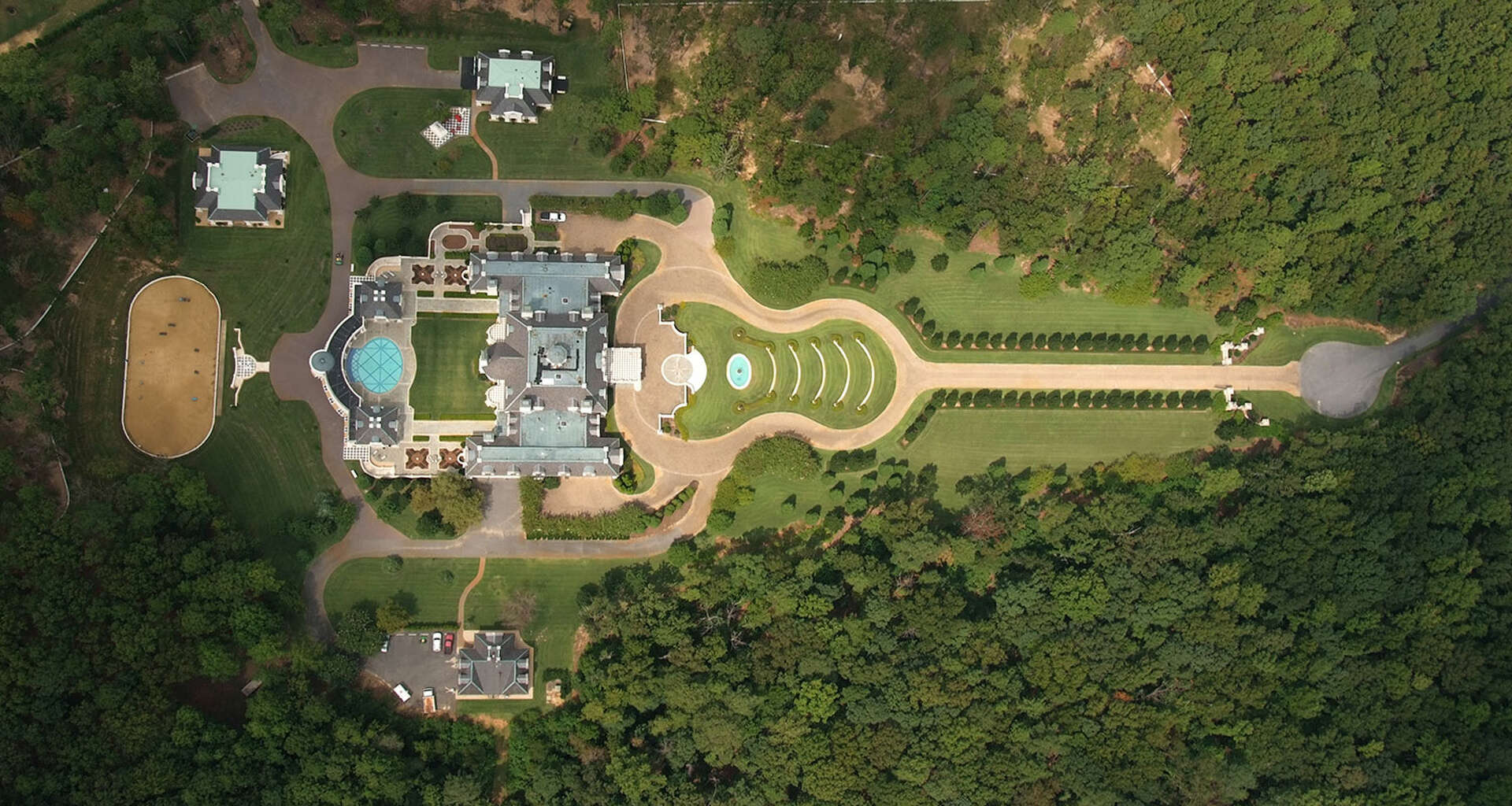 'Guitar Mansion,' known to be Alabama's largest home, will be up for sale