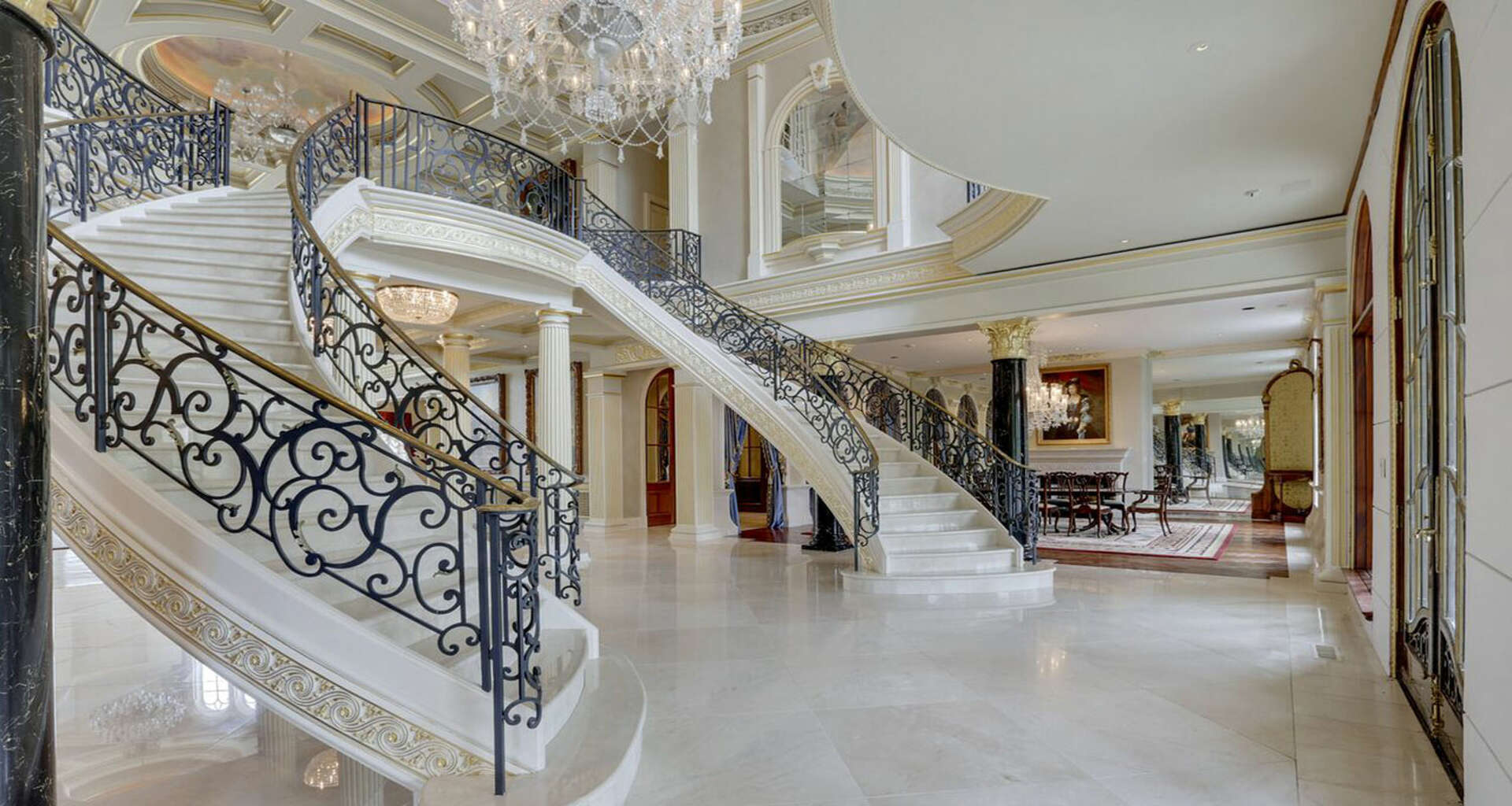 'Guitar Mansion,' known to be Alabama's largest home, will be up for sale