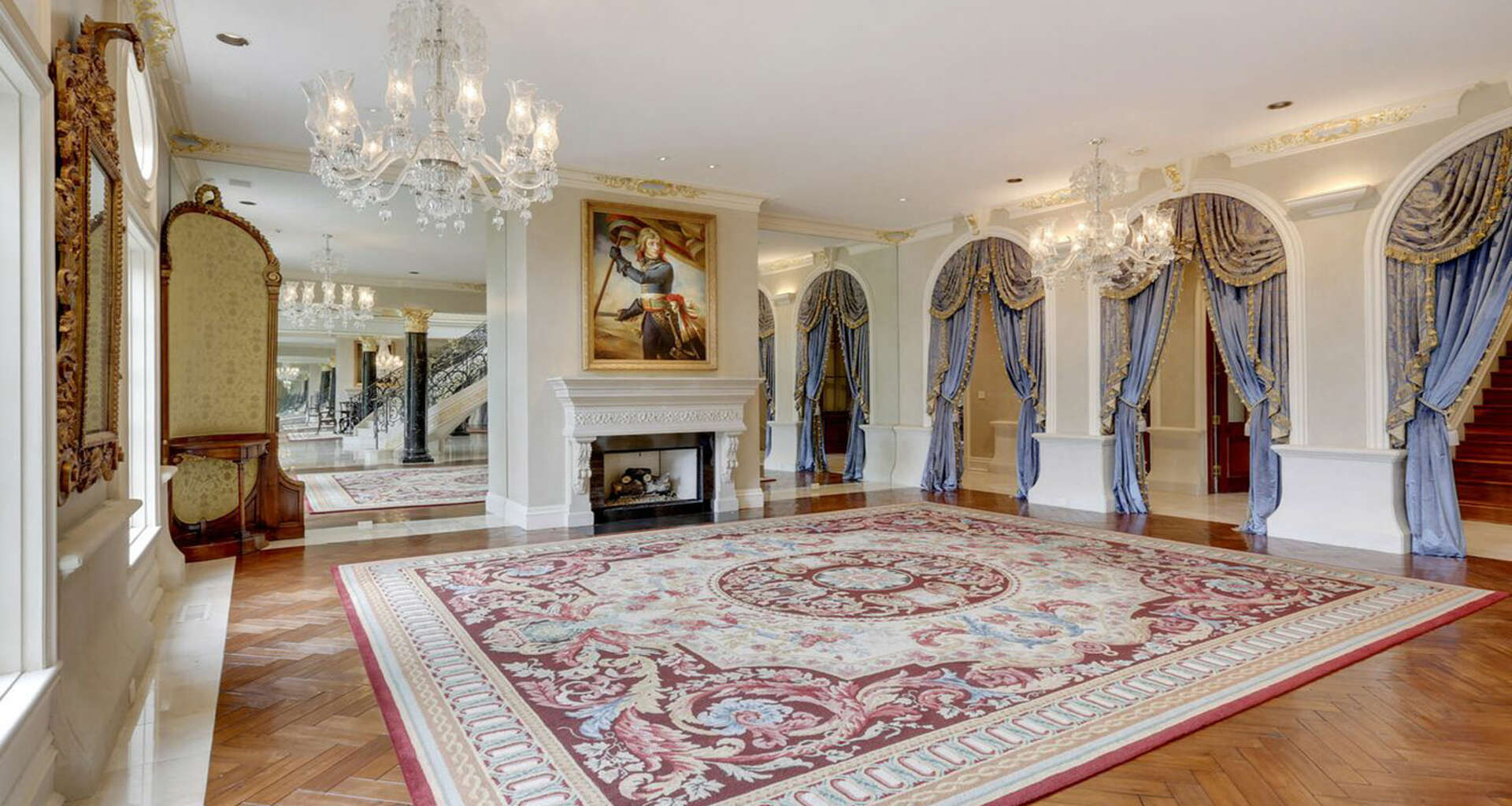 'Guitar Mansion,' known to be Alabama's largest home, will be up for sale