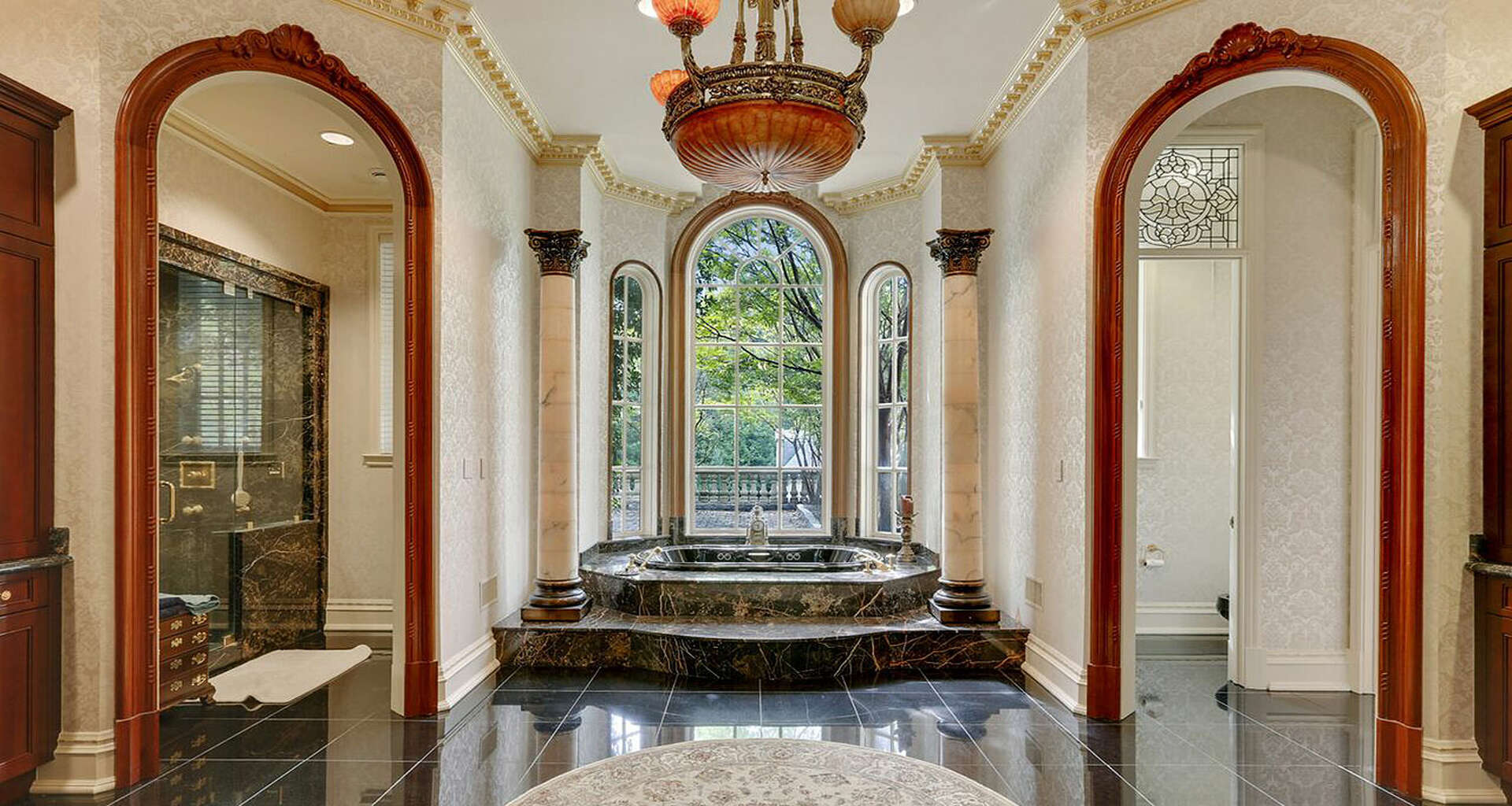 'Guitar Mansion,' known to be Alabama's largest home, will be up for sale