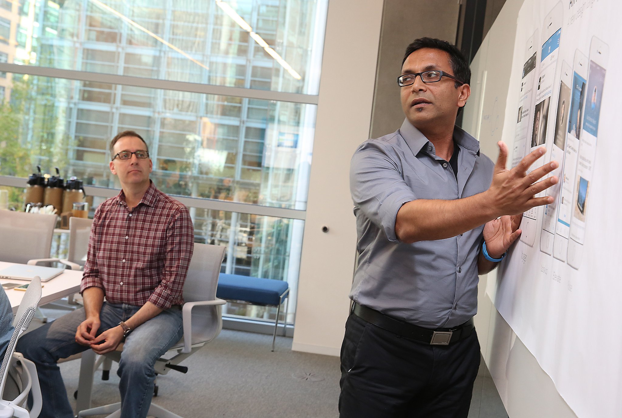 LinkedIn revamps mobile app, rolls out recruiting tools