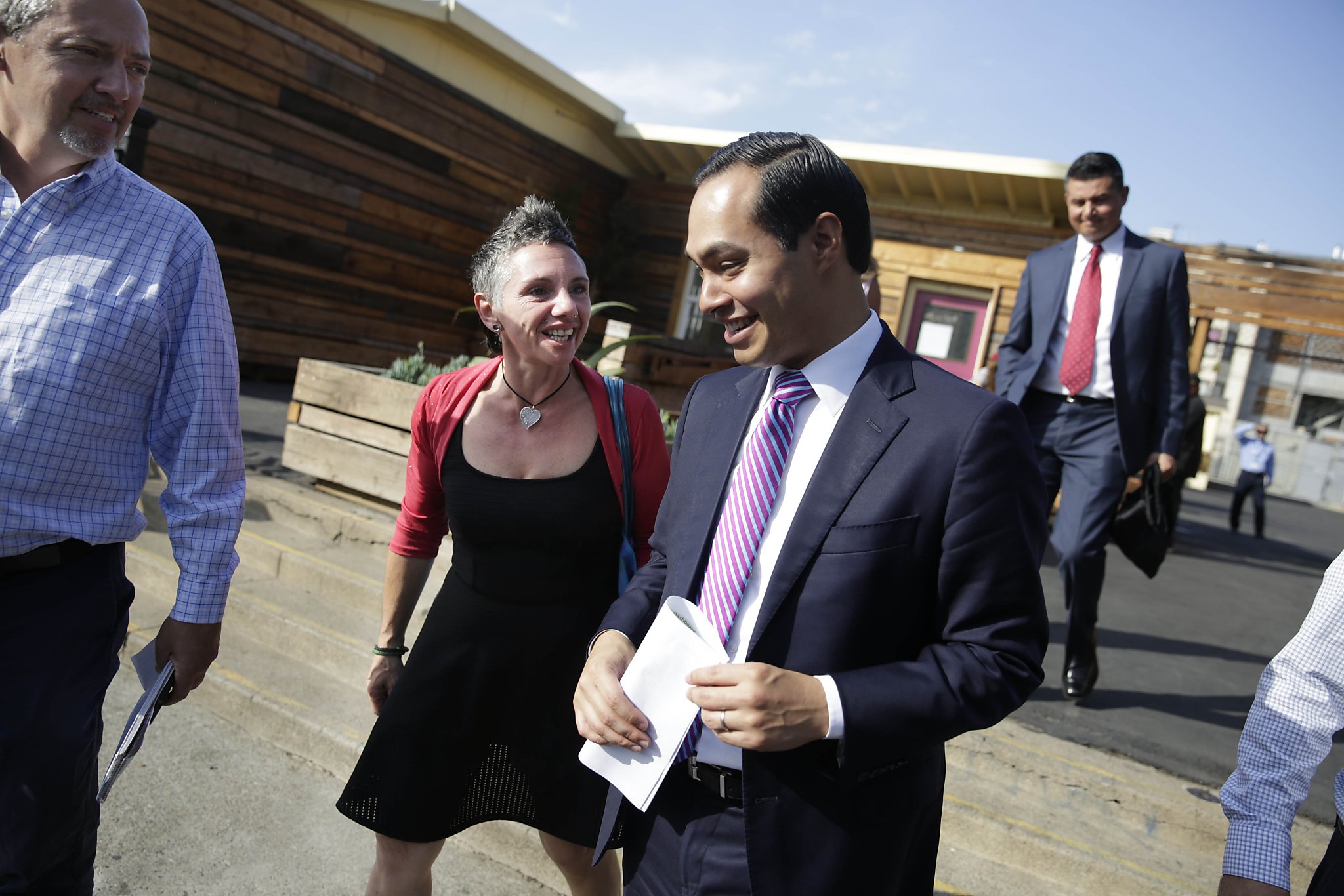 HUD chief likes what he sees at S.F.’s homeless-help center