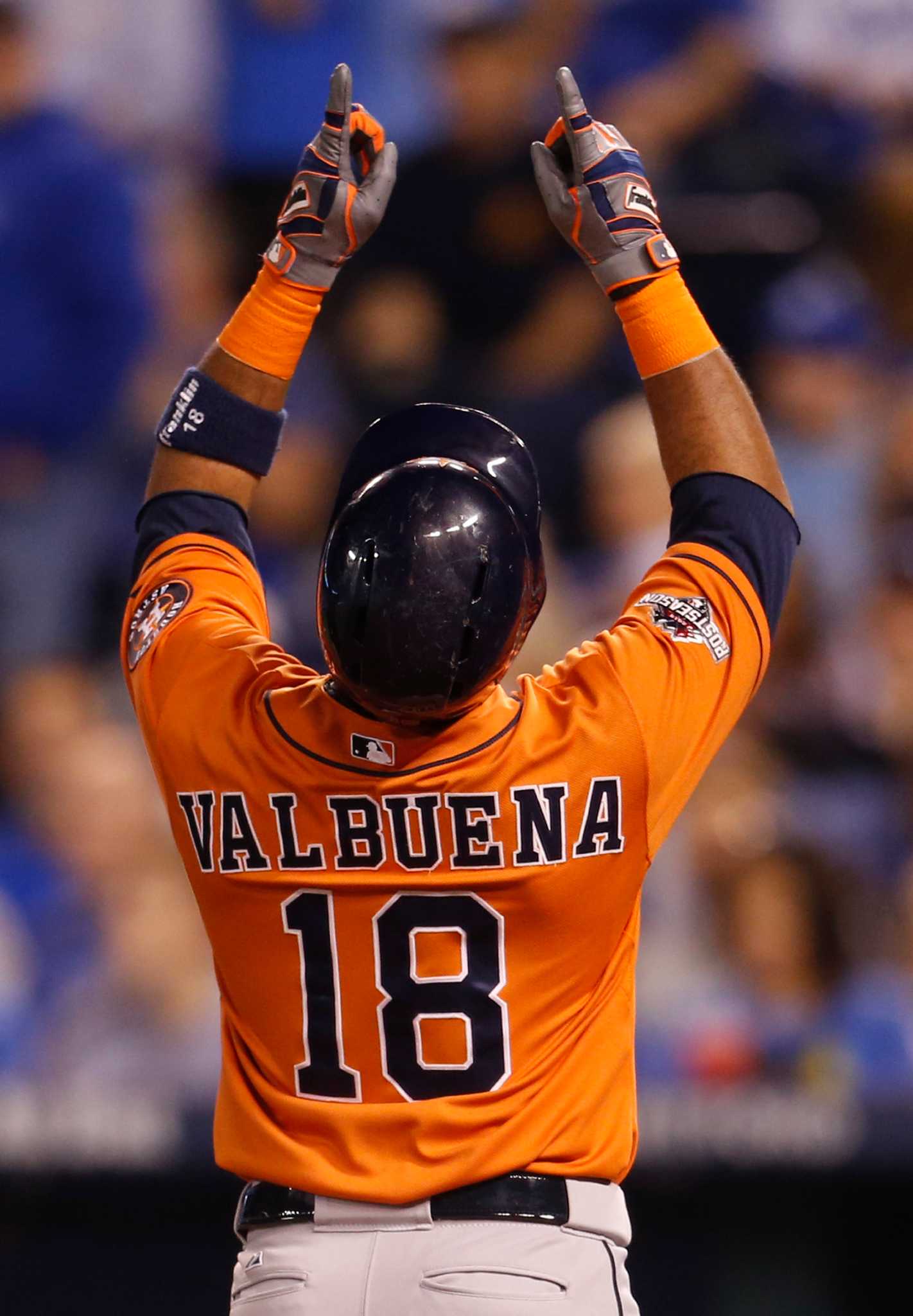 Luis Valbuena dedicates 2016 season to grandmother