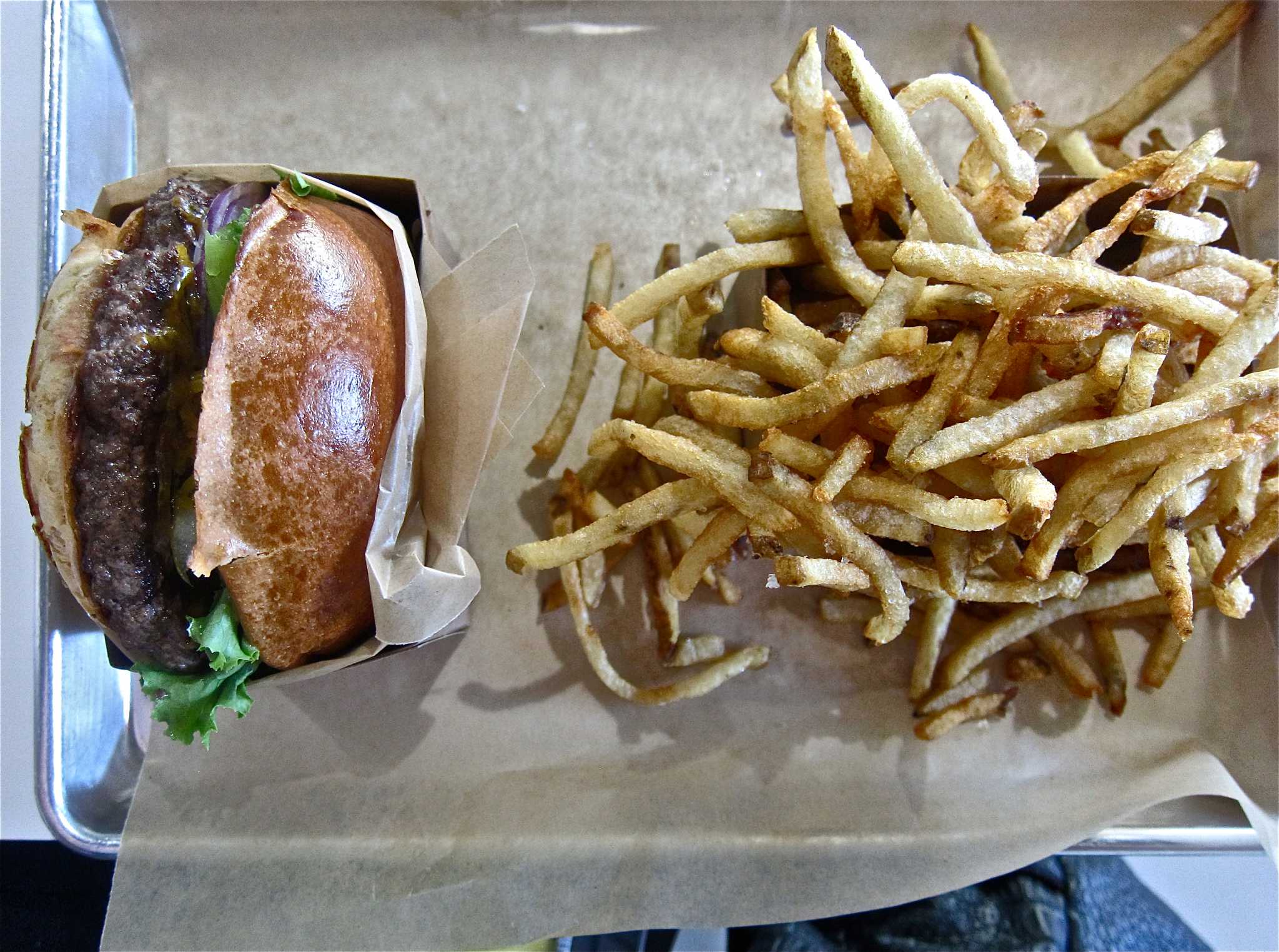 Burger Friday: The beef beats the sandwich chemistry at BuffBurger