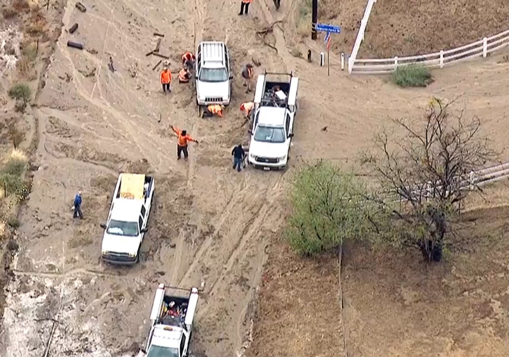 Flash flooding, mudslides shut I-5 freeway north of L.A.