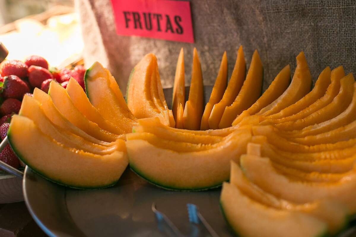 Chef gets creative (mango mole, anyone?) at Los Moles