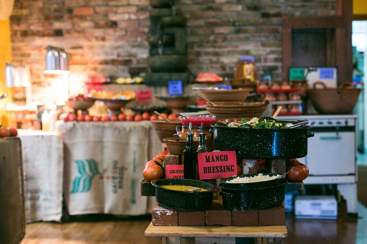 Chef gets creative (mango mole, anyone?) at Los Moles