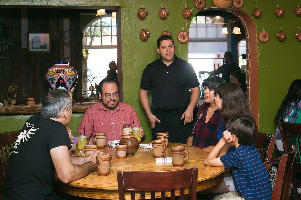 Chef gets creative (mango mole, anyone?) at Los Moles