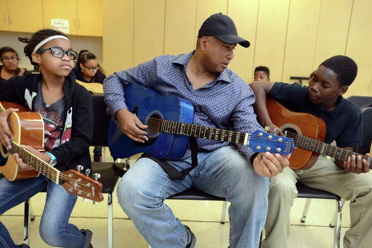 Bernie Williams and guitar wows Bridgeport students