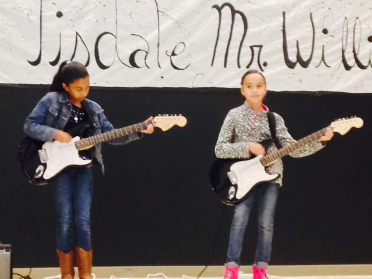 Bernie Williams and guitar wows Bridgeport students