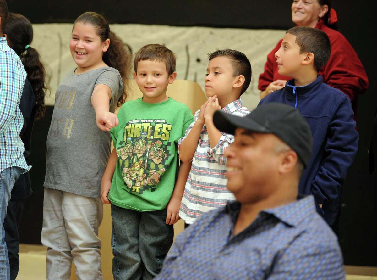 New Fairfield’s Bernie Williams and guitar wows students