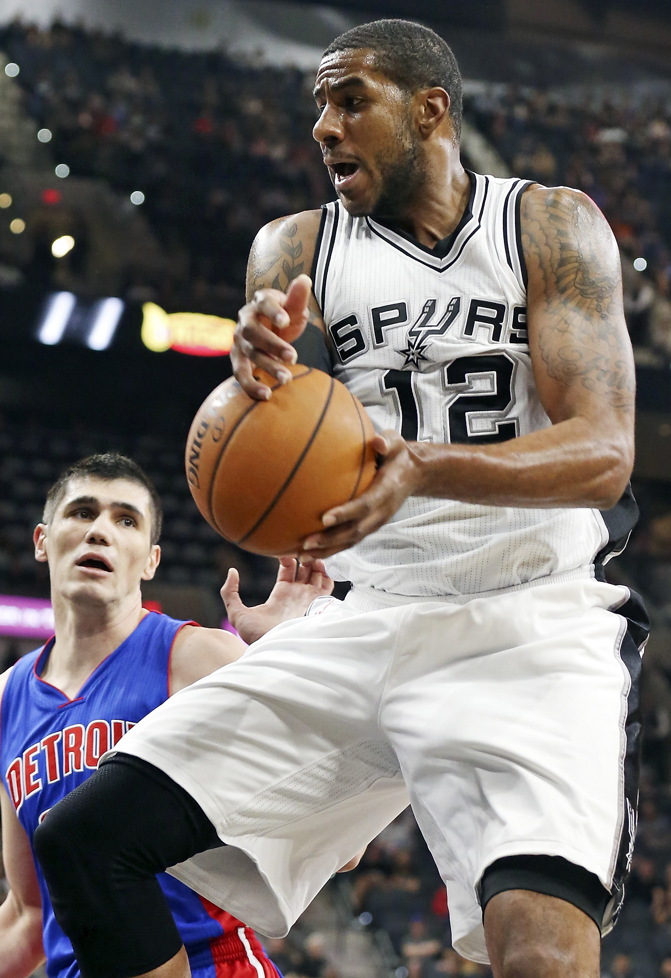 Spurs notebook: Aldridge surprises at defensive end