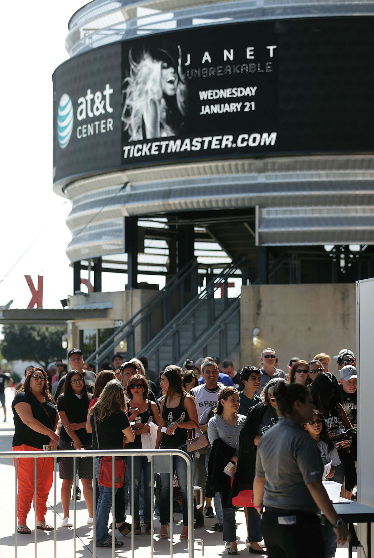AT&T Center receives positive reviews from fans, officials