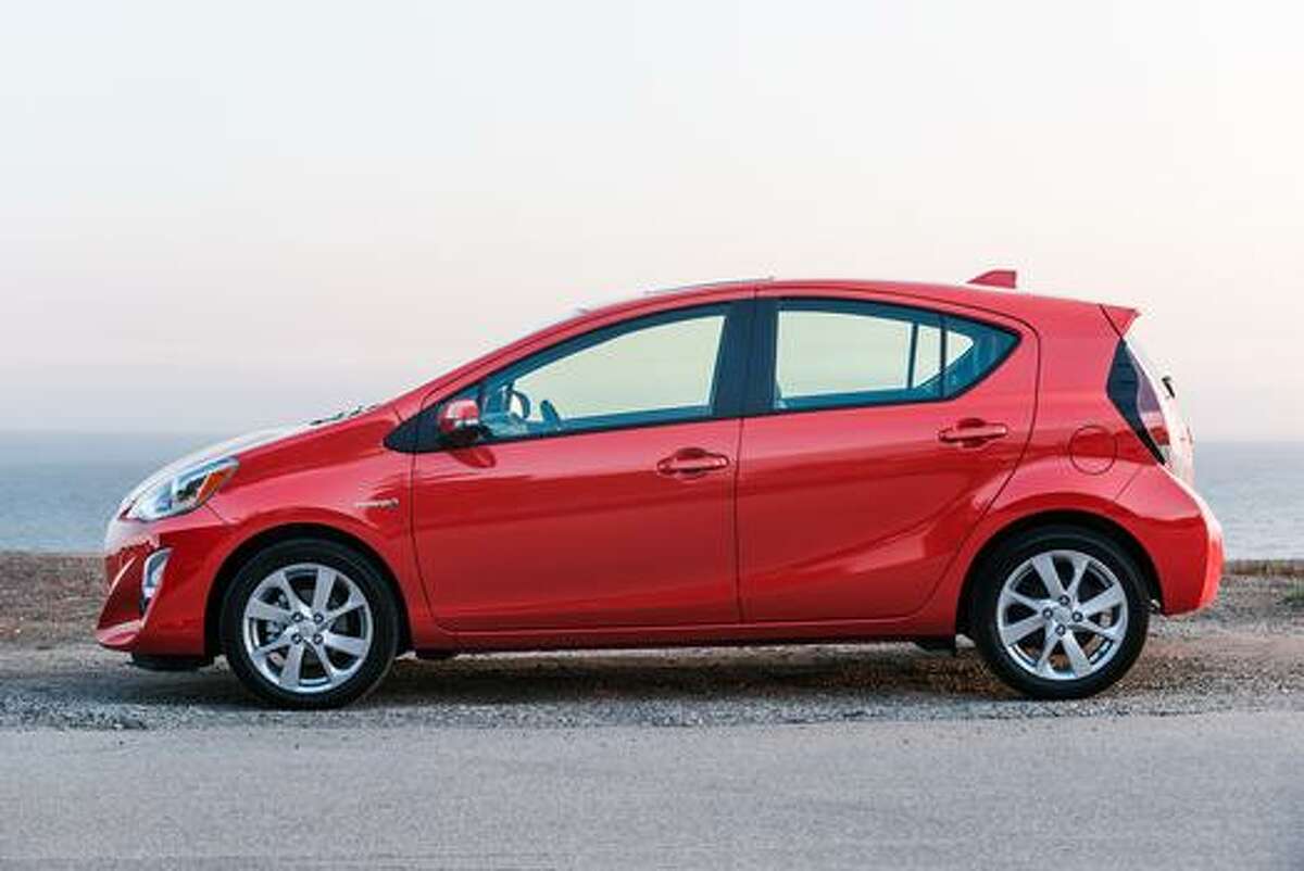 Toyota unveils upgraded 2016 Prius c